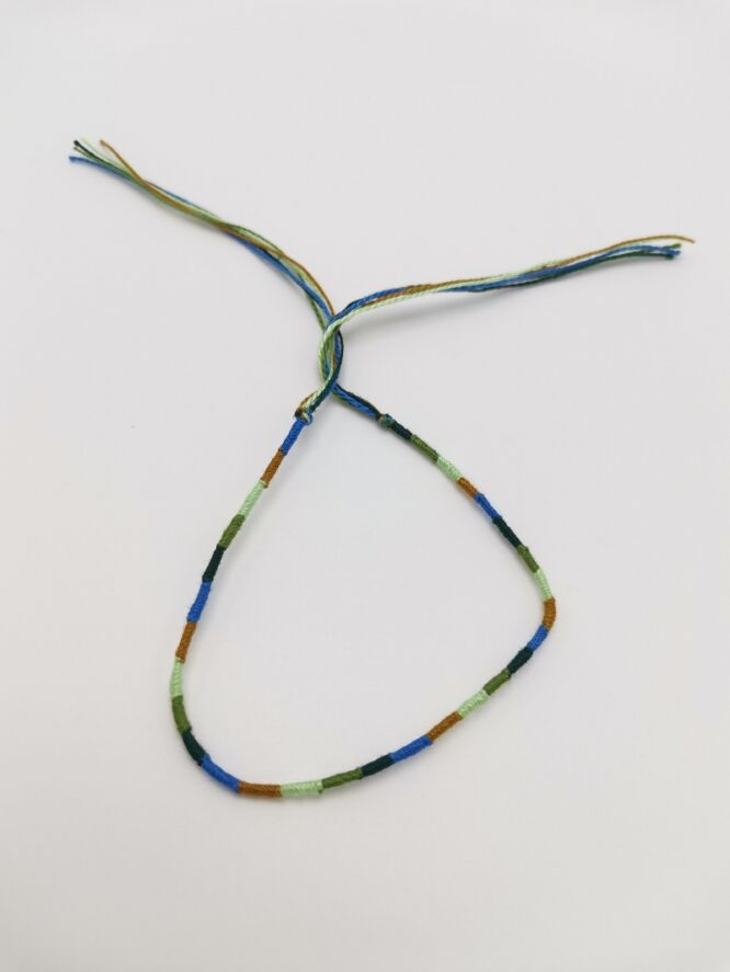 Modele de brățări din ață colorată handmade - Looram Land