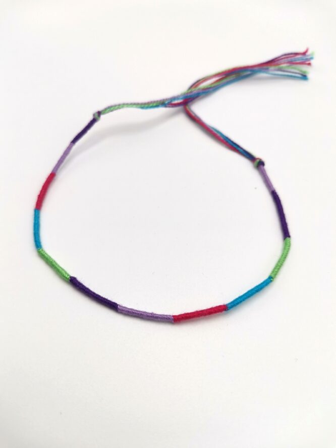 Modele de brățări din ață colorată handmade - Looram Land