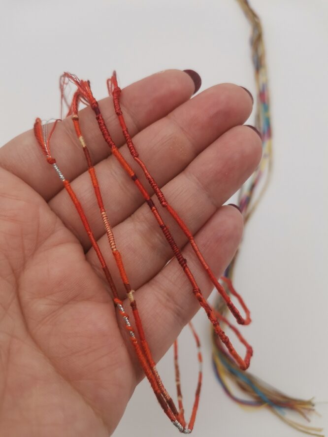 Modele de brățări din ață colorată handmade - Looram Land