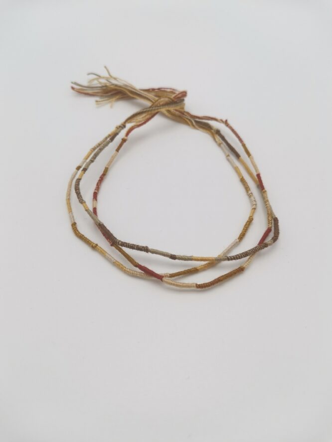 Modele de brățări din ață colorată handmade - Looram Land