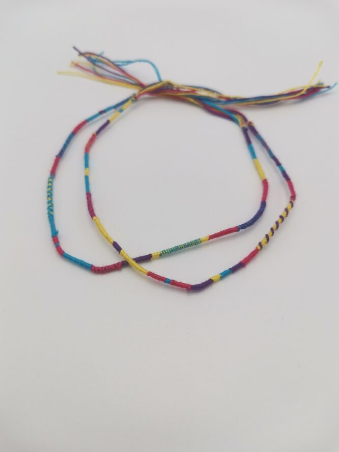 Modele de brățări din ață colorată handmade - Looram Land